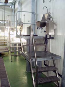 Equipment for slaughter processing of swine: Fixed working platforms ...